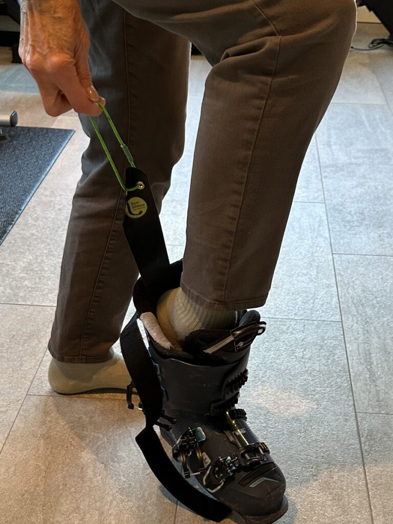 25 Gifts for a Skiing Family in 2025 - Tales of a Mountain Mama